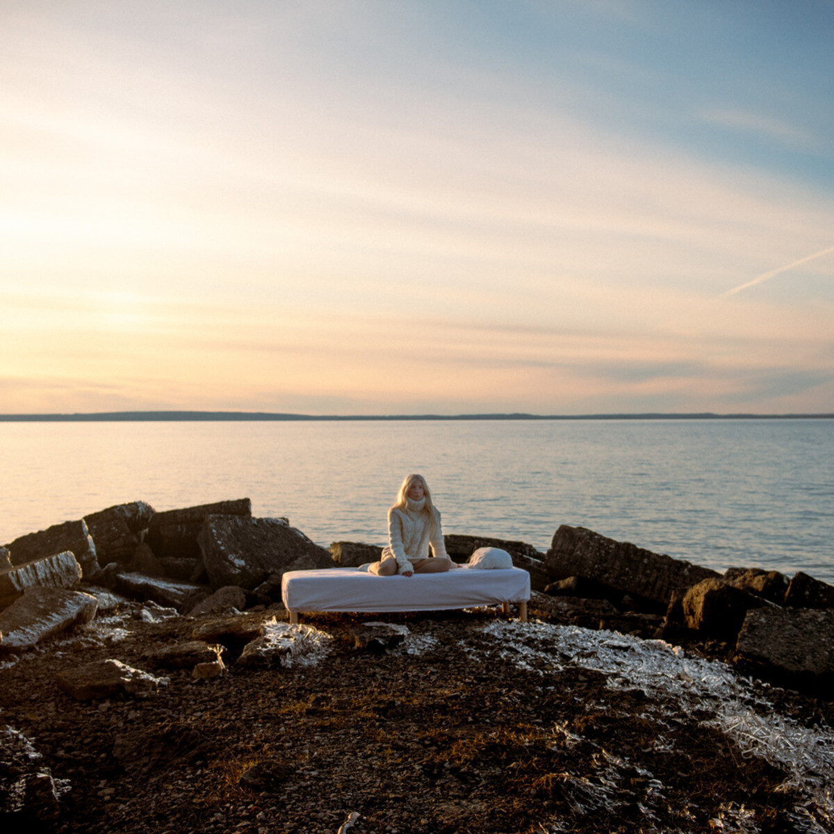 Blund by ionnalee (Album; To whom it may concern.): Reviews, Ratings ...