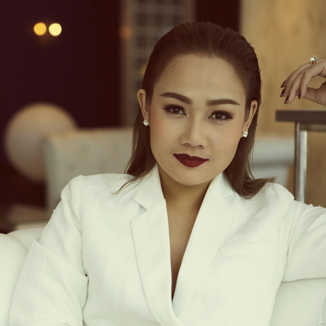 พลอย พรทิพย์ Albums: songs, discography, biography, and listening guide - Rate Your Music