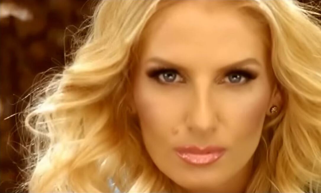 Le Ri Ra by Andreea Bănică (Music video, Romanian Popcorn): Reviews ...