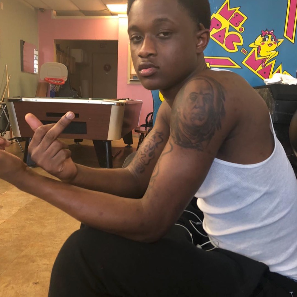 Pass Me the Gun by Jayo Sama / 9lokkNine (Single): Reviews, Ratings ...