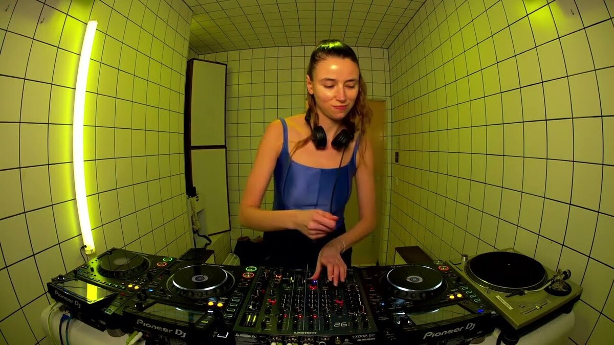 HÖR by Audrey Danza (Video, Techno): Reviews, Ratings, Credits, Song ...