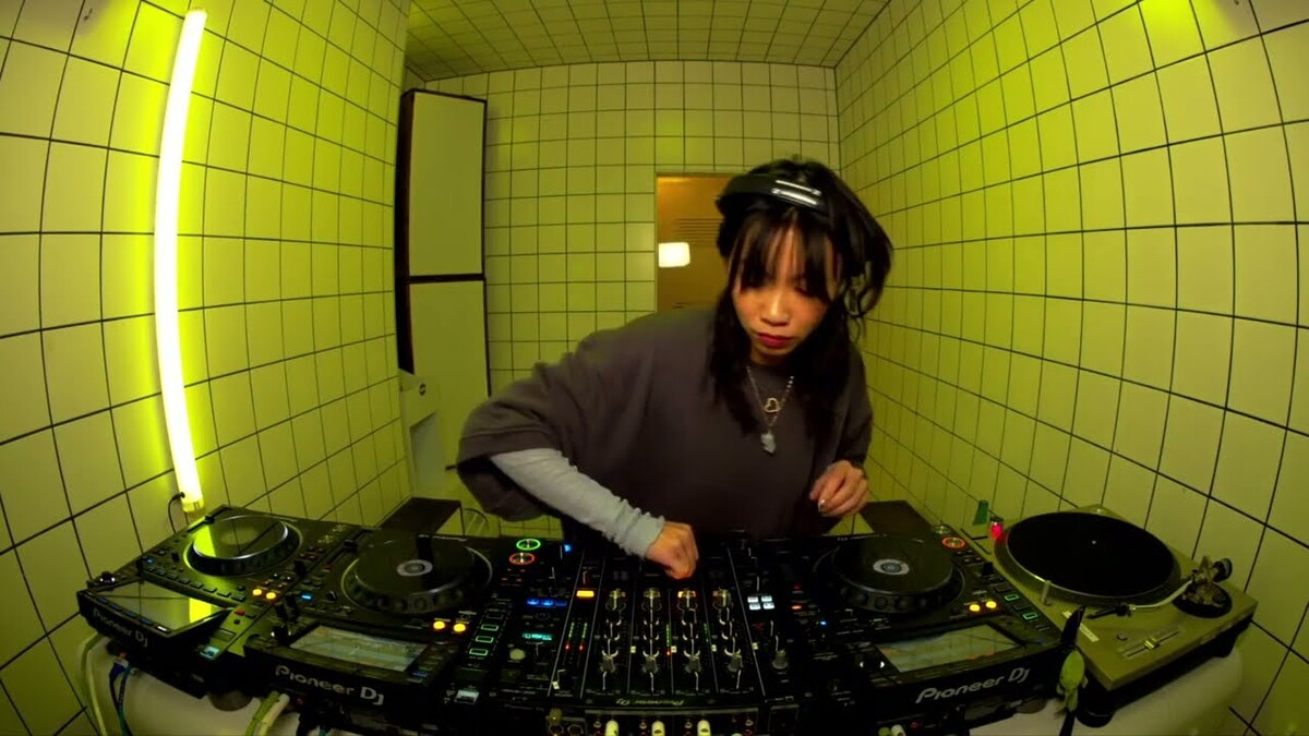 HÖR by Dis Fig (Video, Techno): Reviews, Ratings, Credits, Song list ...