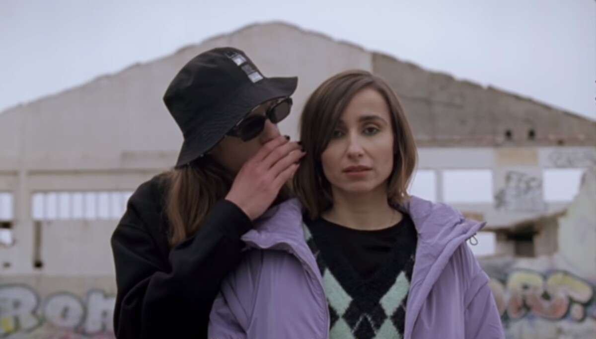 berlin U5 by Zahara (Music video): Reviews, Ratings, Credits, Song list ...
