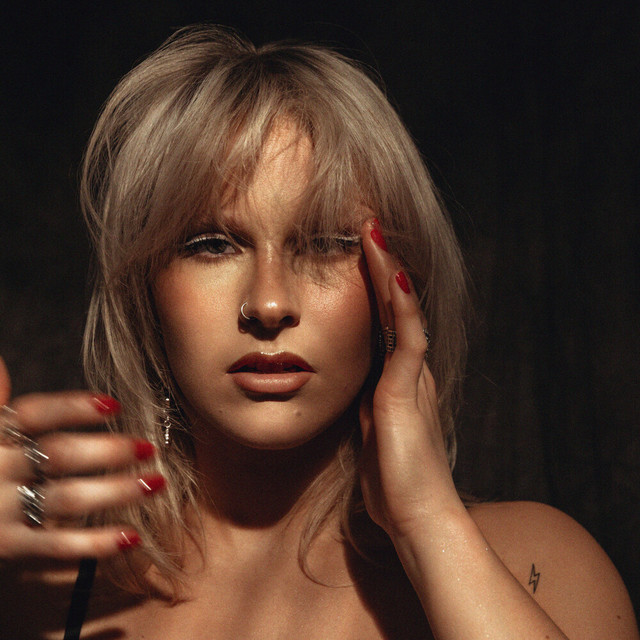 Einhver by Diljá (Single, Pop Soul): Reviews, Ratings, Credits, Song ...