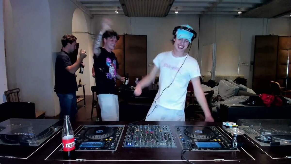 Radio Rudina by Cleopard2000 (Video): Reviews, Ratings, Credits, Song list - Rate Your Music