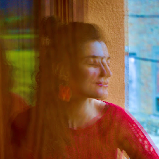 Papallona by Aura Mauri (Single, Folk Pop): Reviews, Ratings, Credits ...