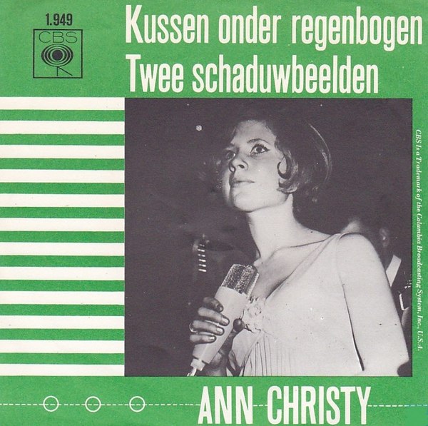 Kussen onder regenbogen / Twee schaduwbeelden by Ann Christy (Single ...