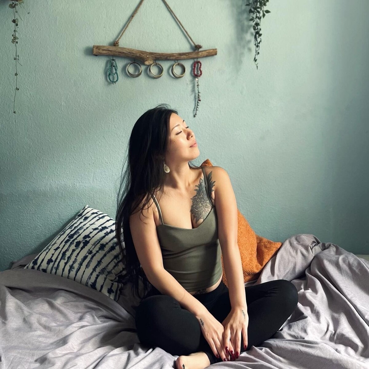 Radio Relativa by Emika Elena (DJ Mix): Reviews, Ratings, Credits, Song list - Rate Your Music