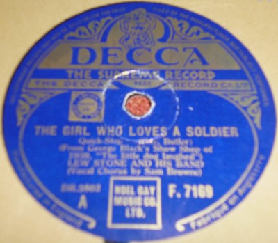The Girl Who Loves a Soldier / On the Outside Looking In by Lew Stone ...
