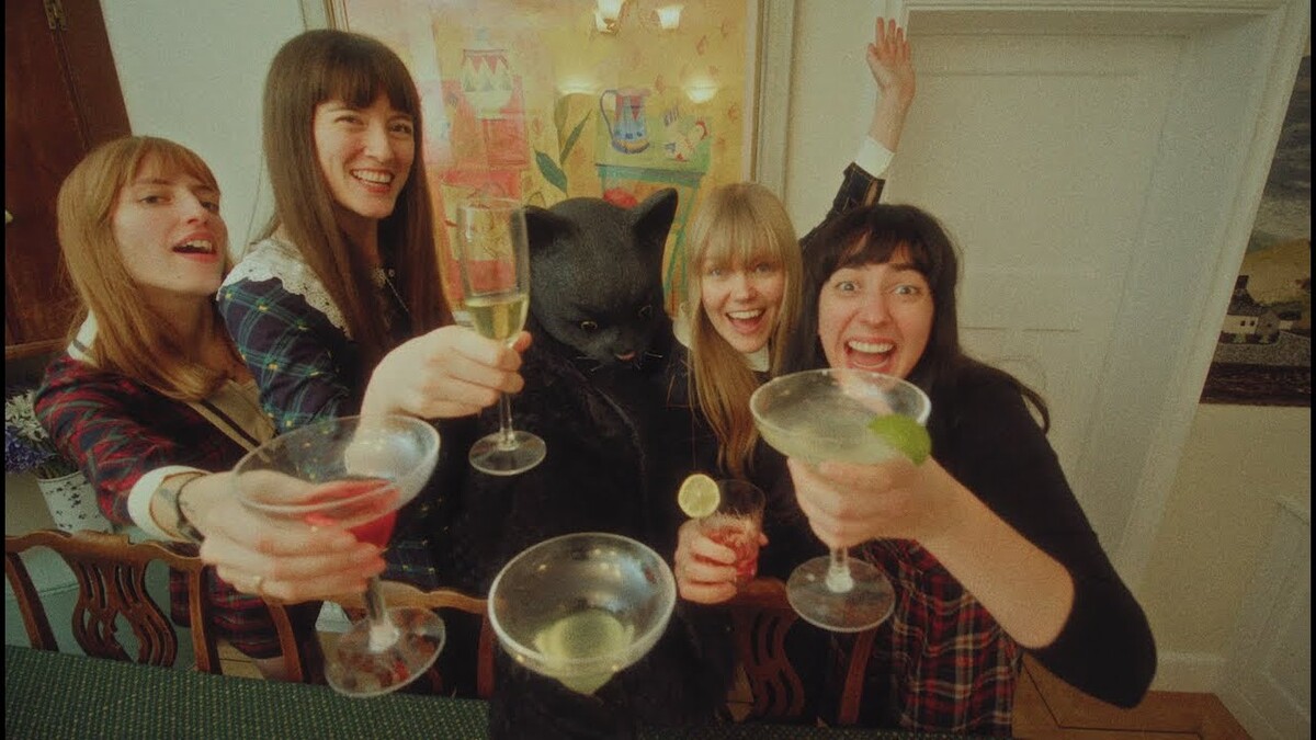 Pista (Fresh Start) by Los Bitchos (Music video): Reviews, Ratings ...