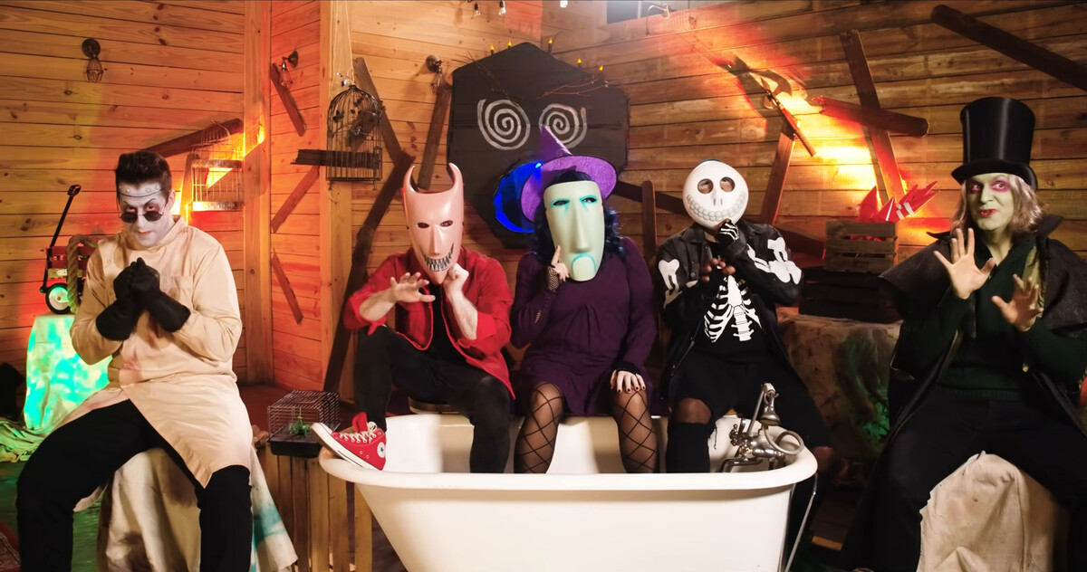 Kidnap the Sandy Claws by VoicePlay (Music video): Reviews, Ratings ...