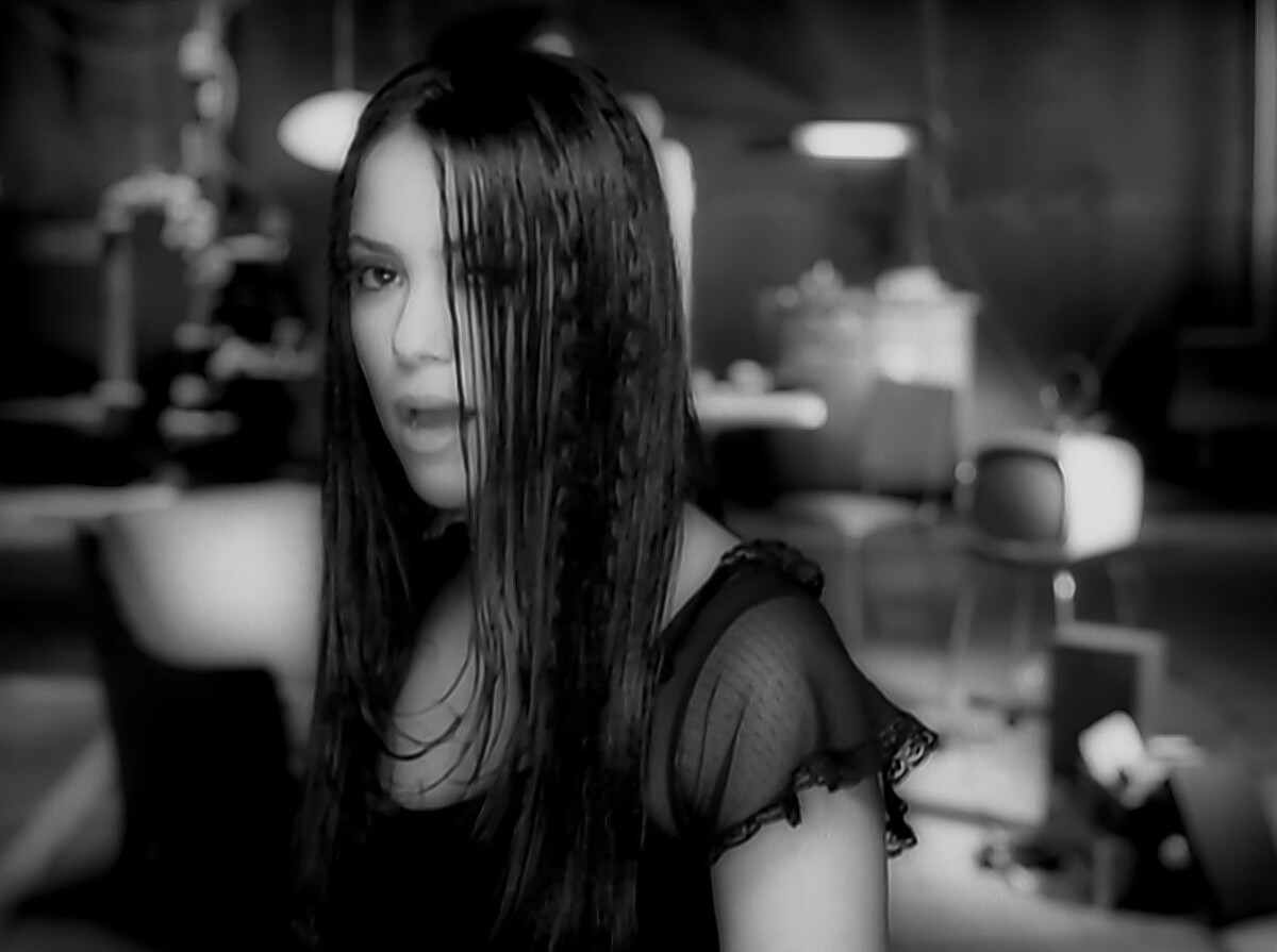 Tú by Shakira (Music video, Singer-Songwriter): Reviews, Ratings ...