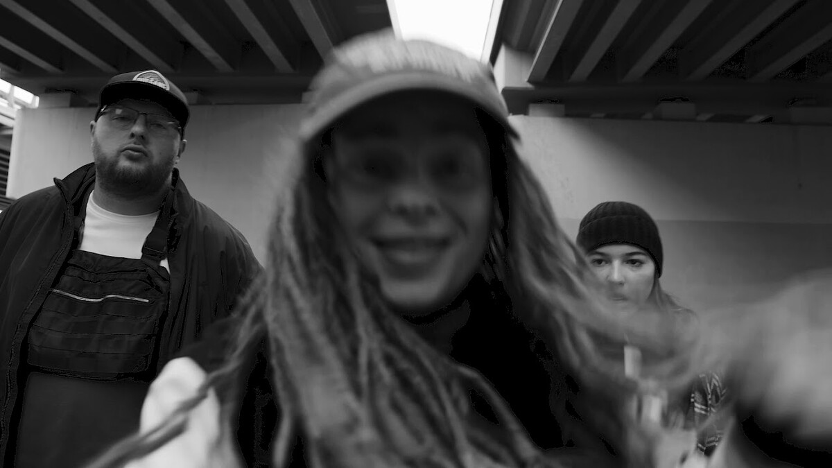 Elo bieda by Ryfa Ri (Music video): Reviews, Ratings, Credits, Song ...