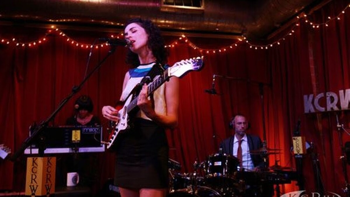 Full Performance - Live on KCRW by St. Vincent (Video): Reviews ...