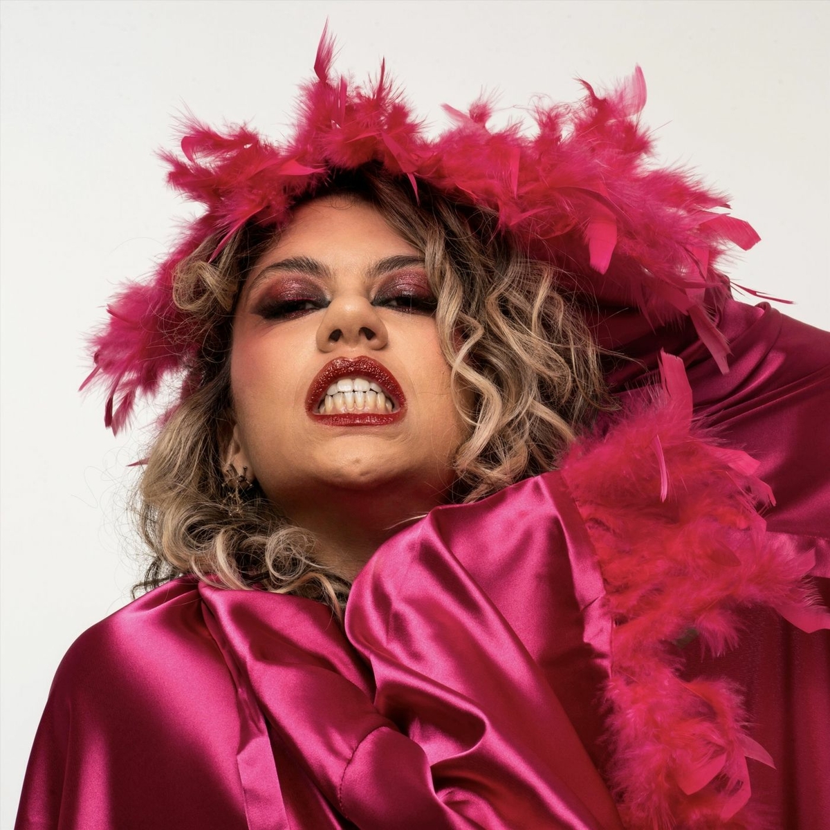 Janeiro junto é bom by Marcela Lucatelli (Single, Art Pop): Reviews, Ratings, Credits, Song list ...