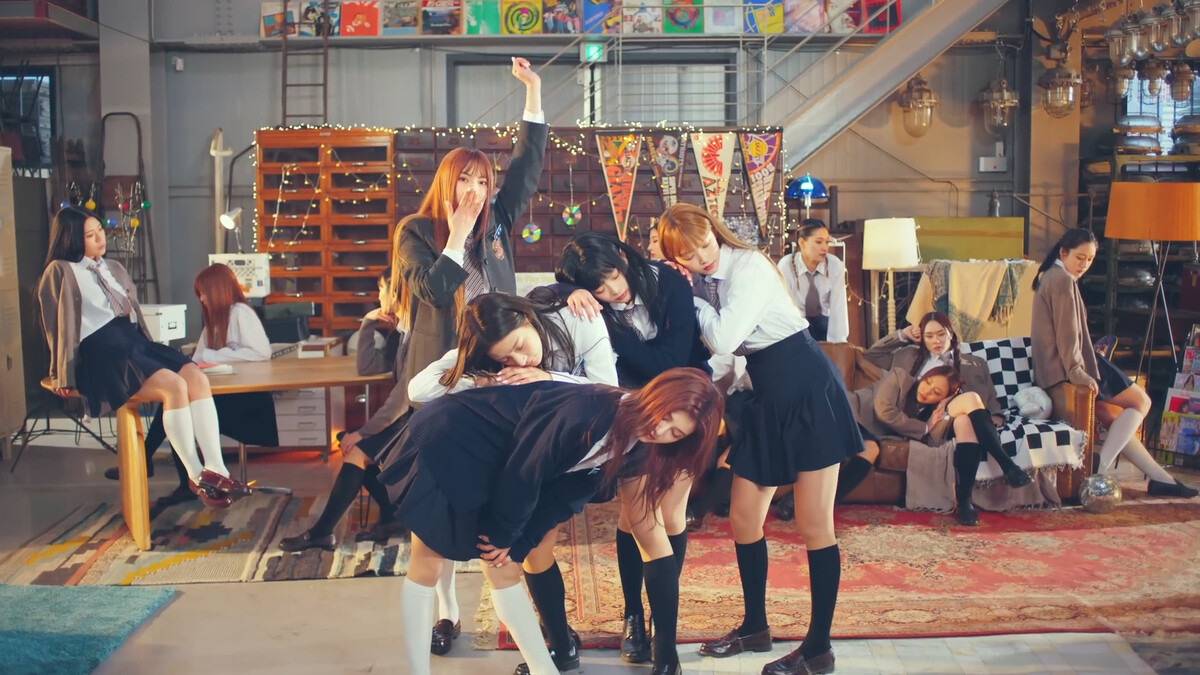 Ditto (Performance) by NewJeans (Music video, Pop): Reviews, Ratings ...