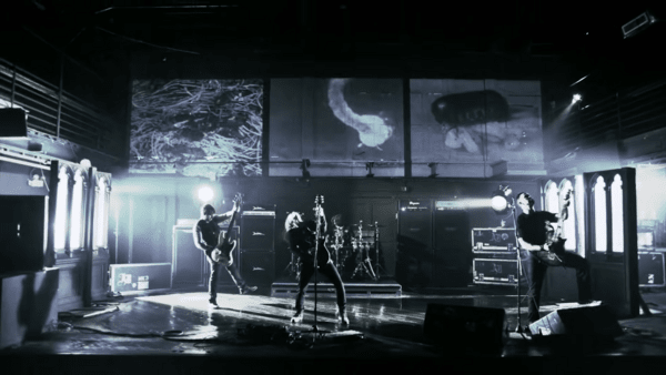 Addicted to Pain by Alter Bridge (Music video): Reviews, Ratings ...