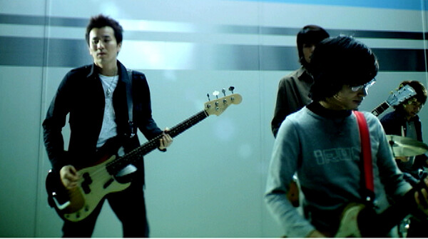 Blue Train by ASIAN KUNG-FU GENERATION (Music video, J-Rock): Reviews ...