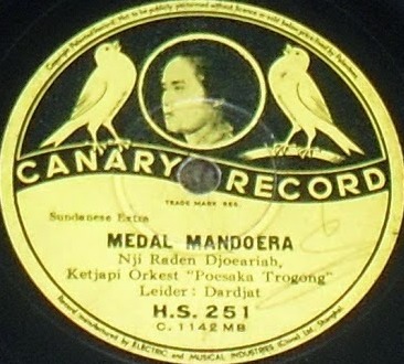 Goembira djeung Toemarina / Medal Mandoera by Nji Raden Djoeariah ...