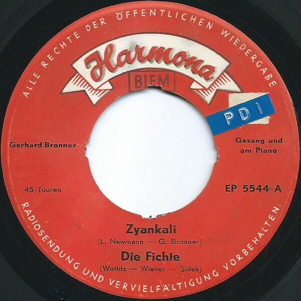 Zyankali / Die Fichle / Der blasse Gustav / Ja, das kommt davon by ...