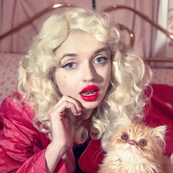 Do Me a Favor by Viola Odette Harlow (Single, Synthpop): Reviews ...