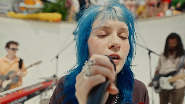 deep & still can't dress myself (Official Live Performance) by Devon Again (Video): Reviews ...