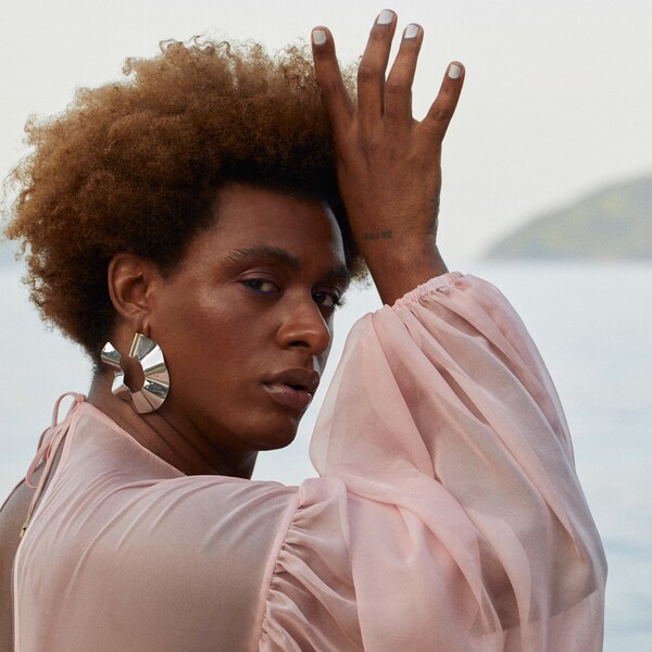 Liniker Albums: songs, discography, biography, and listening guide ...